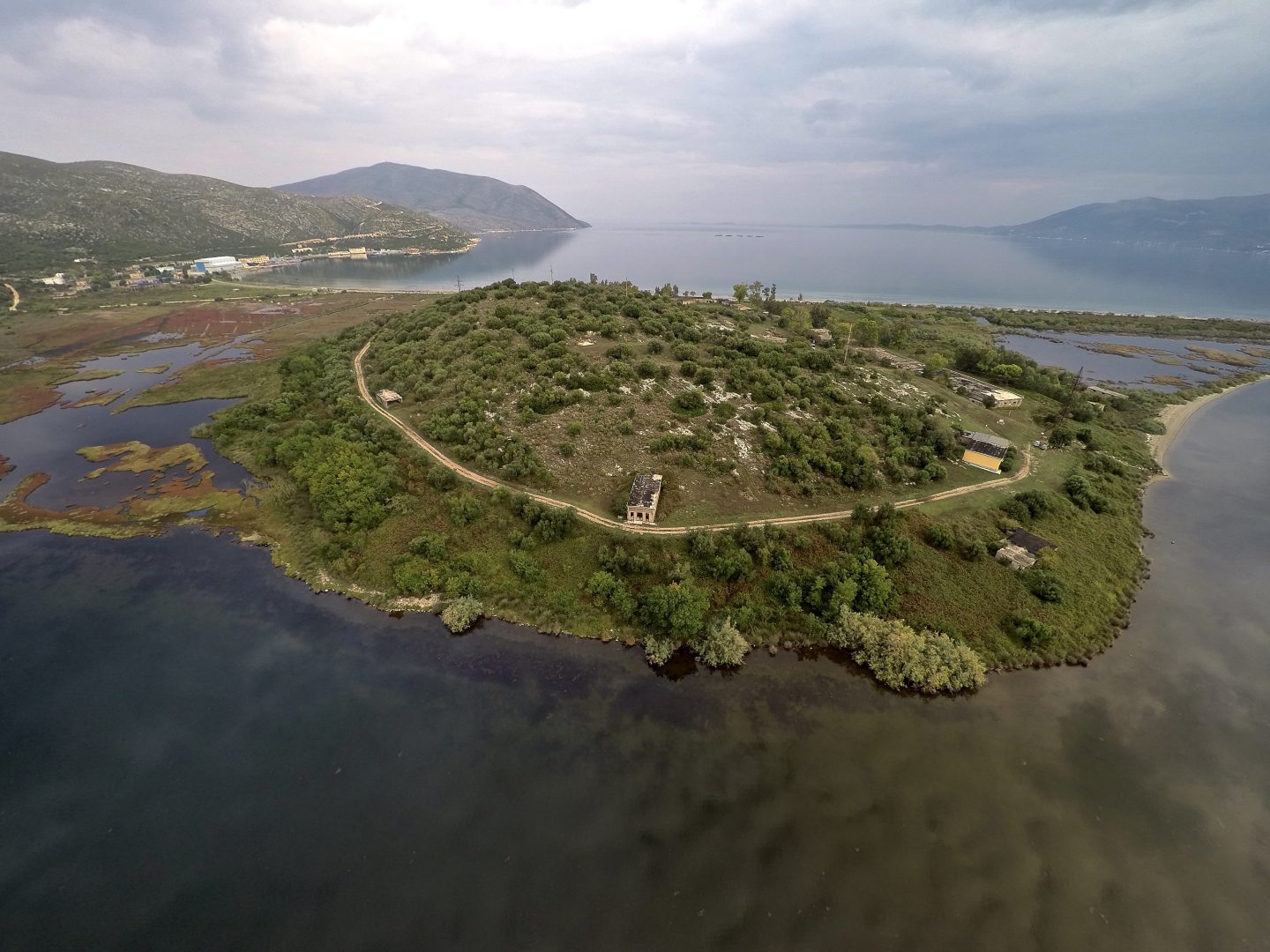 oricum octopus foundation hill caesar archaeology - The ancient port of ...